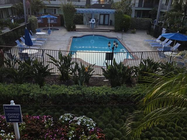 Furnished room by beach and 5 min to 405 and 22