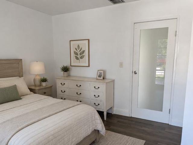FURNISHED ROOM FOR RENT UTILITIES INCLUDED NOW !