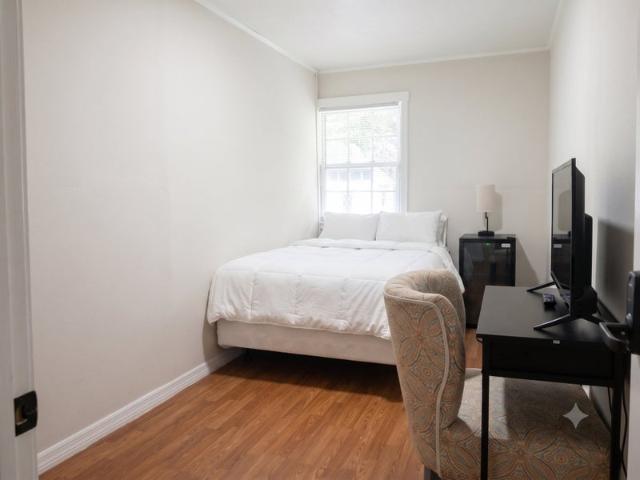 Furnished Room for Rent with Utilities_Low move_i