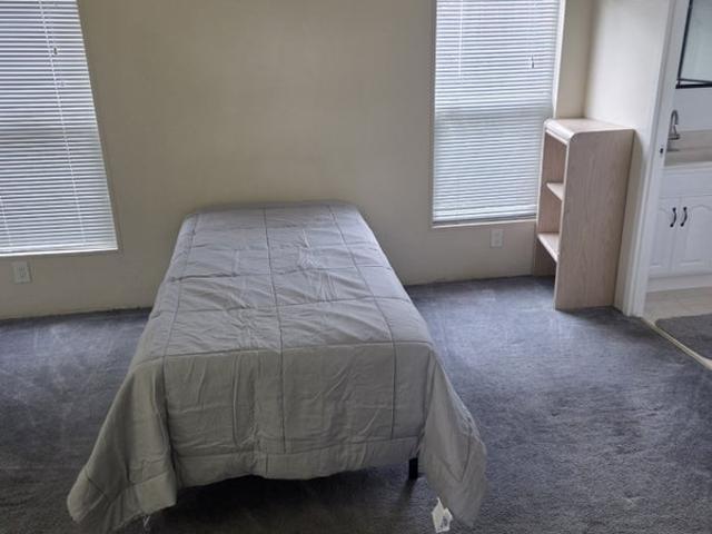 FURNISHED ROOM FOR RENT AVAILABLE NOW