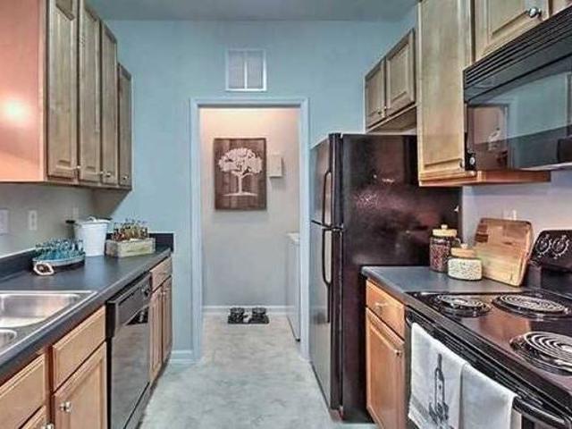 FURNISHED ROOM FOR RENT EVERYTHING INCLUDED $1000