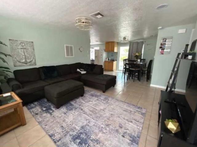 Furnished room for rent in Holiday