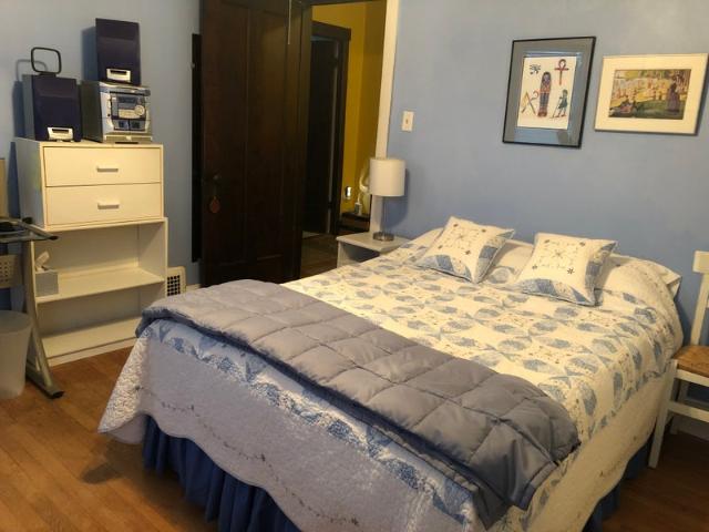 Furnished room for rent near transit in Oak Park