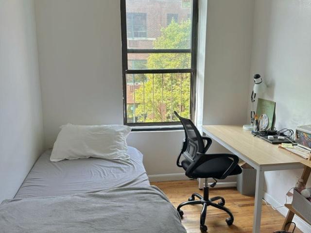 Furnished room for rent NO FEES!
