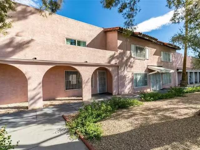 Furnished Room for Rent Prime Las Vegas Location! 2208 E De.