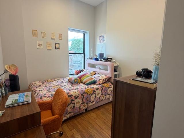 Furnished room for women preffered with lots of light!