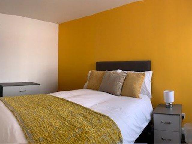 Furnished Room in Well Presented Shared Property – Garner Street