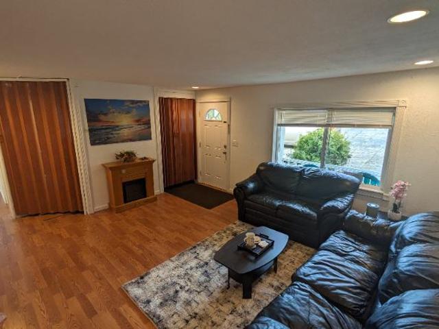 Furnished room in a _BR house in Lynnwoodnear I_L