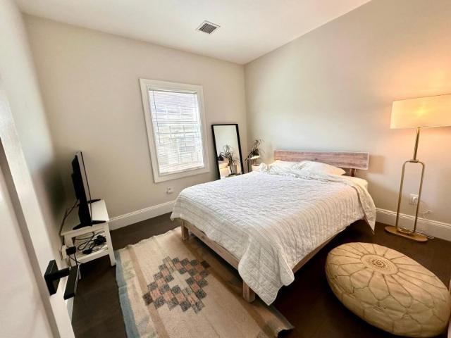 Furnished Room in Airy Condo by JSQ PATH / Buses