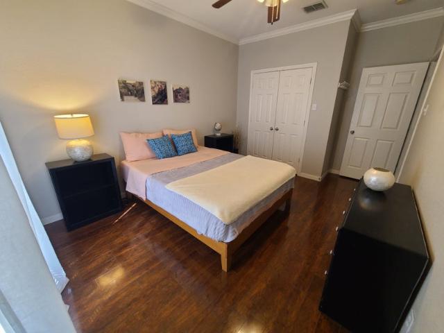Furnished Room in Beautiful House in Hewitt