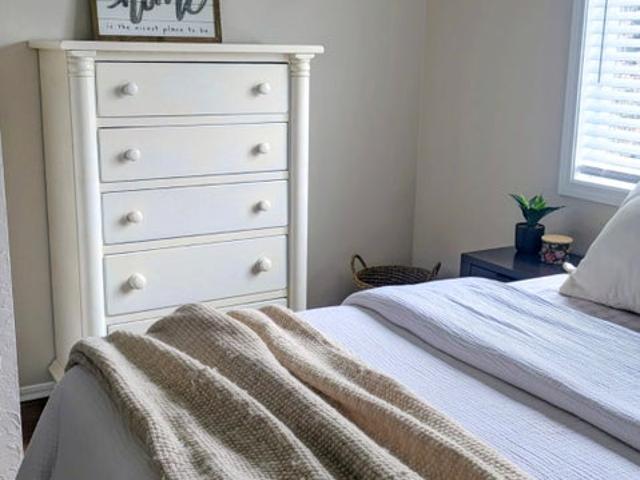 FURNISHED ROOM IN BEAUTIFUL HOME AVAILABLE