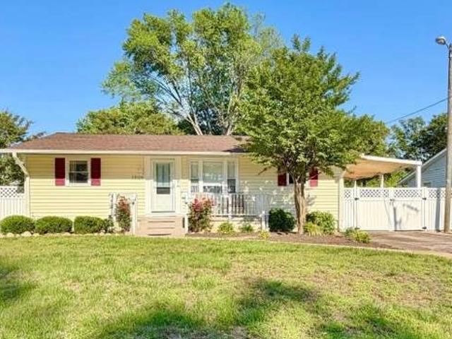 Furnished Room in Beautiful Woodbridge Home
