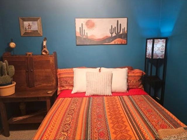 Furnished room in cozy/quiet neighborhood