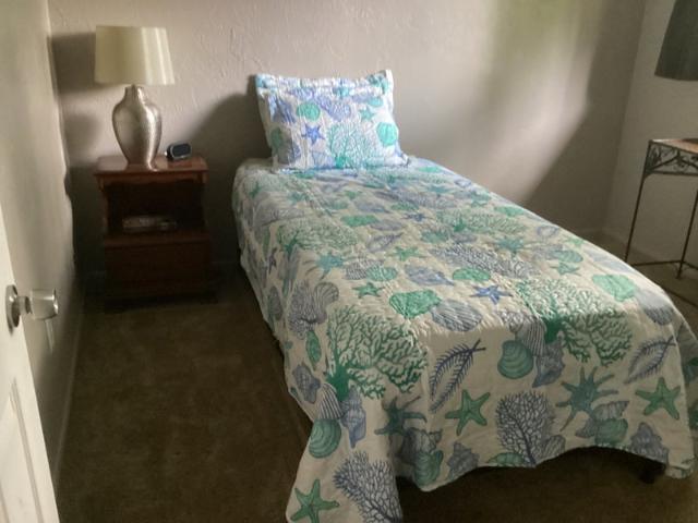 Furnished room in clean, quiet townhouse