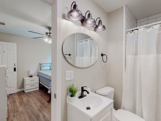 Furnished room in Decatur with a private bath