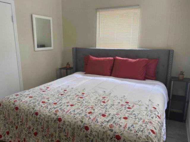 Furnished Room in Gainesville | Shared bathroom in