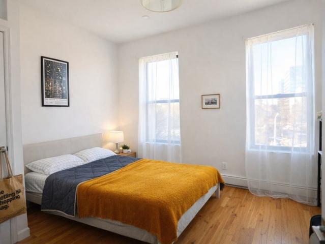 Furnished Room in Greenpoint Apartment