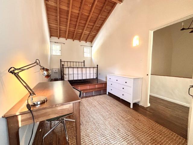 Furnished Room In Historic Apartment