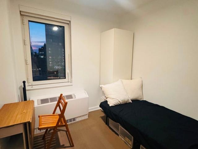 Furnished room in LIC