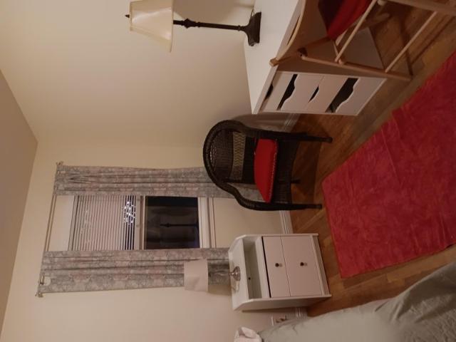 FURNISHED ROOM in quiet Fair Oaks home ideal for s