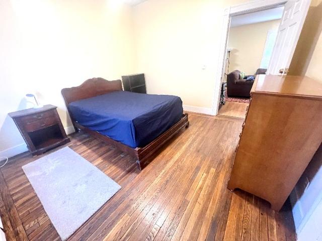 FURNISHED ROOM located within steps to Campus Cl