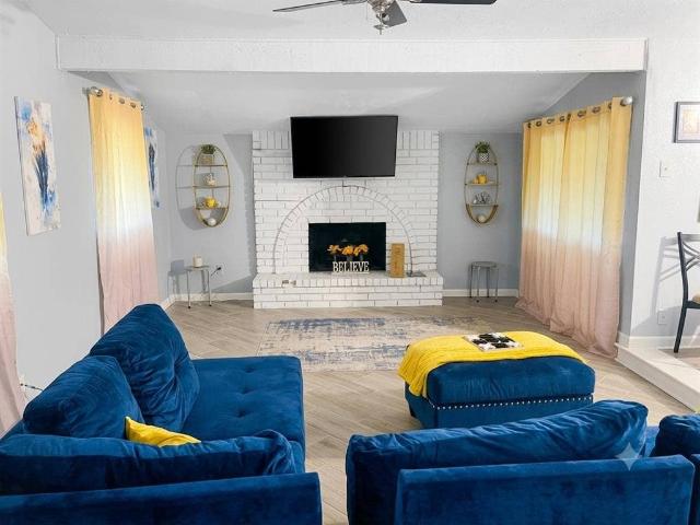 FURNISHED ROOM MOVE IN READY