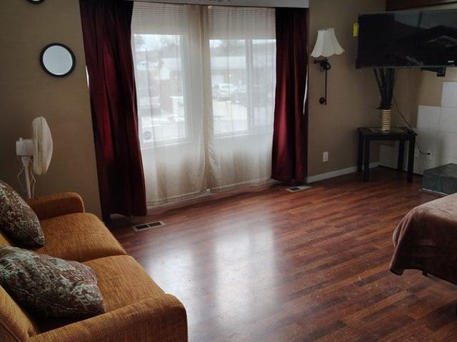 Furnished room near airport!
