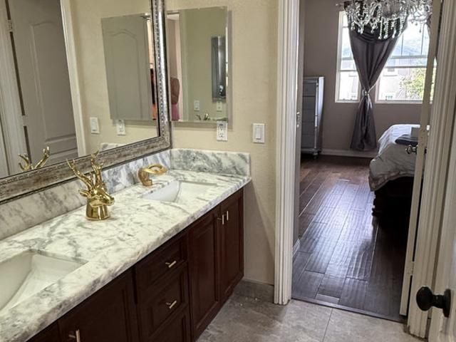 Furnished Room + Private Bath in Torrey Highlands