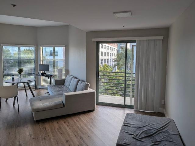 Furnished Room + Private Bath, South Beach
