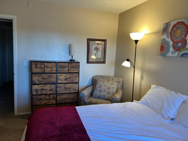 Furnished room, private bathroom