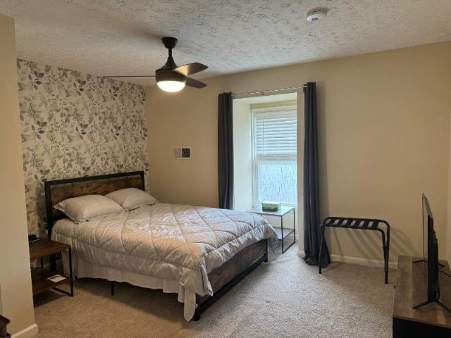 Furnished Room Room 3 in Midtown | Near Broad S