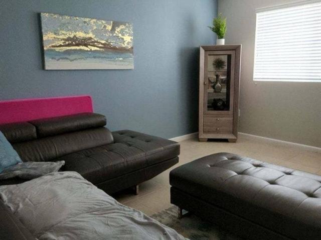 Furnished Room / Shared Bathroom