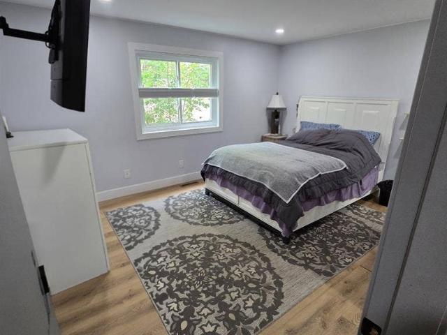 Furnished room+bathroom+garage