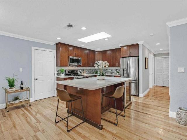 FURNISHED ROOMS FOR RENT