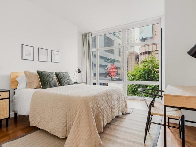 Furnished rooms for rent in heart of Midtown