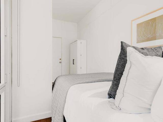 Furnished rooms for rent in heart of Midtown