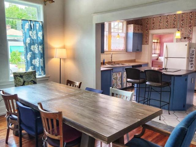 Furnished Rooms For Rent in the️of Mid City. Walk