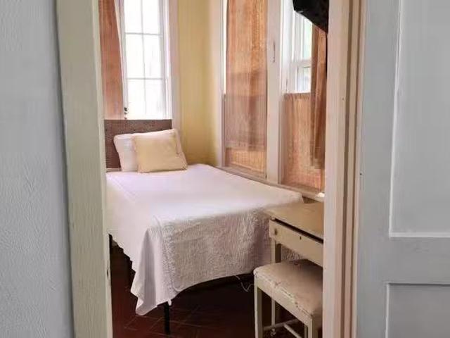 Furnished Rooms For Rent in theof Mid City. Walkable to everyt.