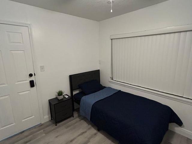 Furnished Rooms Near Downtown Tampa No deposit