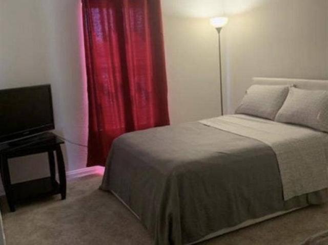 Furnished w Private Bath 9/3/26