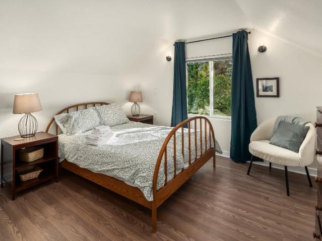 Furnished treetop suite in co_living house | Secl