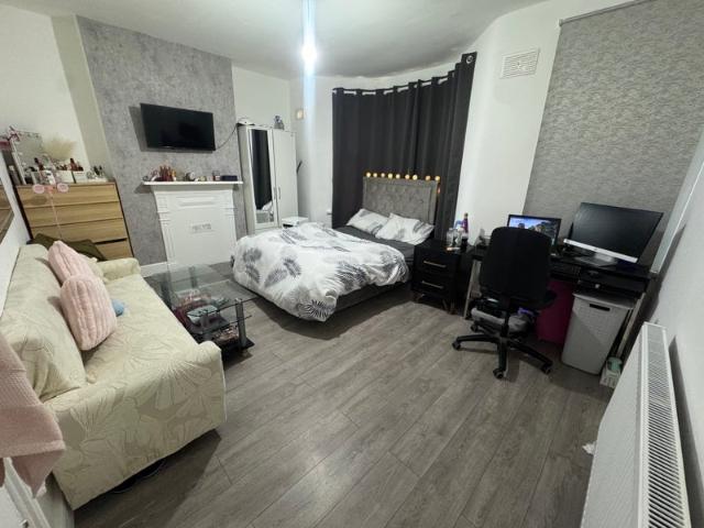 Furnished Two Bedroom Flat Incl. Separate Garden