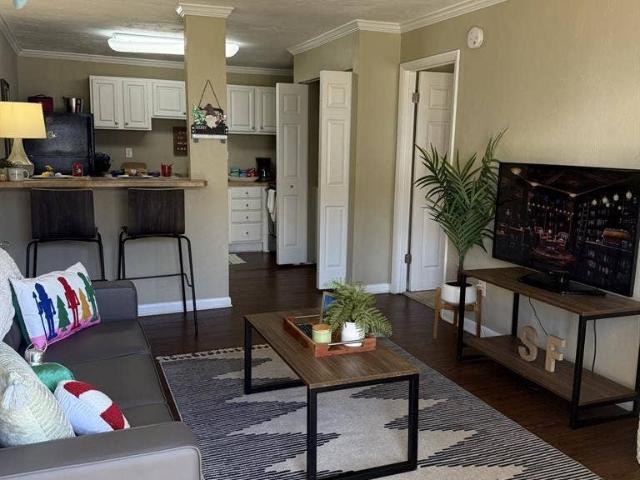 Furnished unit available in Dec