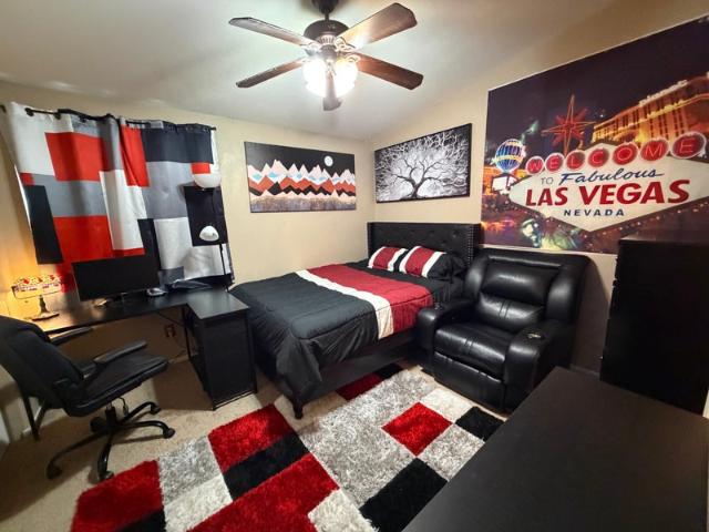 Furnished upscale bedroom/private bath/townhouse