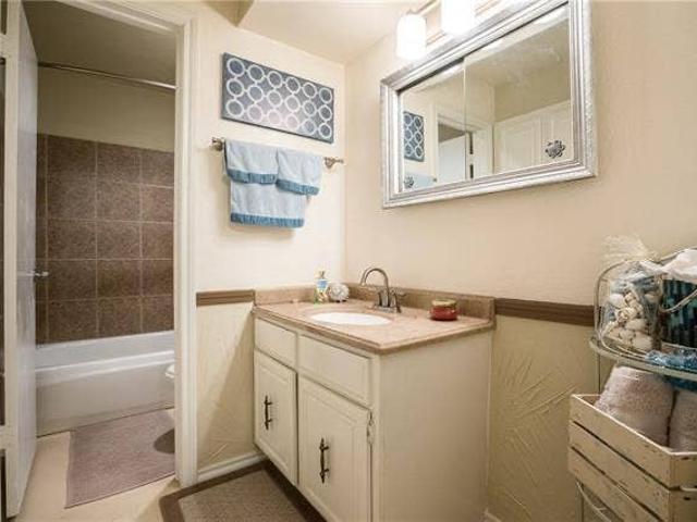Furnish/Unfurnished