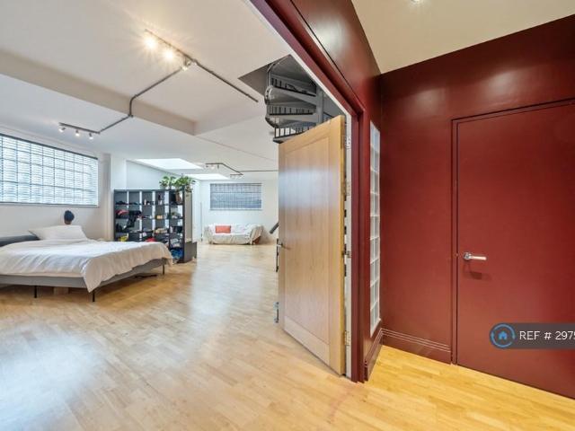 Futura House, London, SE1 3 bed flat to rent £3,950 pcm £912 pw