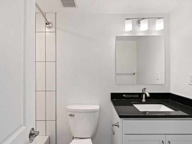 Fyfe Apartments 1 Bedroom Apartment for Rent at 10 W Adams Ave, Detroit, MI 48226 Downtown Detroit
