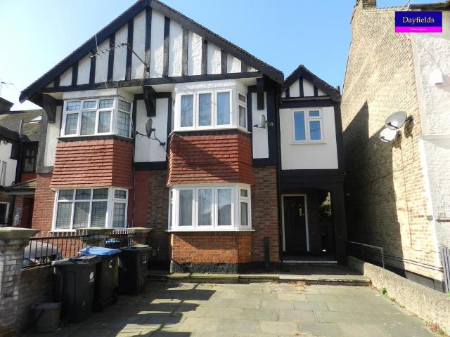 Fyfield Road, Enfield EN1 4 bed house to rent £2,750 pcm £635 pw