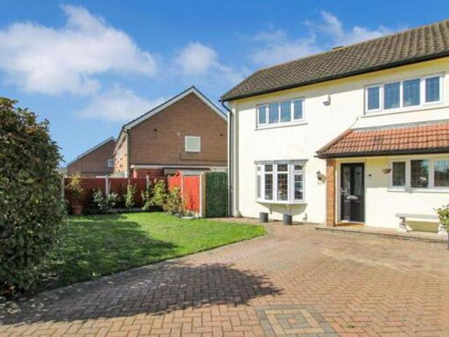 Fyfield Road, Rainham, 3 Bedroom End