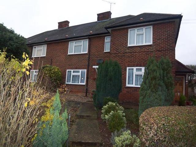 Fyfield Road, Woodford Green IG8 2 bed flat to rent £1,550 pcm £358 pw